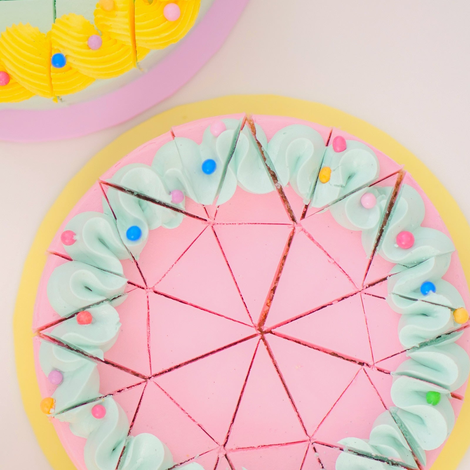 How to Cut a Cake Like a Pro: Cupcake Jemma’s Guide | Crumbs & Doilies