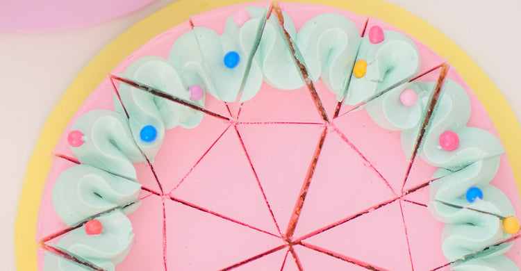 How to Cut a Cake Like a Pro: Cupcake Jemma’s Guide | Crumbs & Doilies