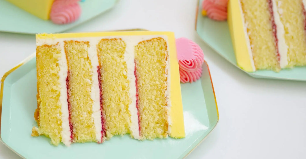 How To Cut A Cake | 3 Different Ways to Cut Your Cake – Crumbs & Doilies